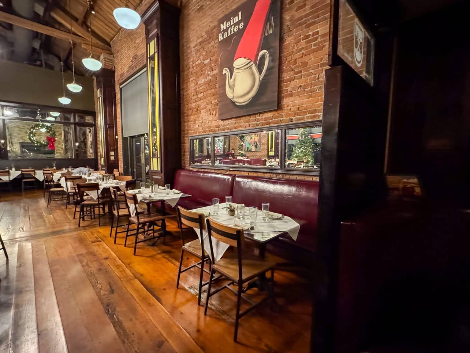 Downtown Kansas City Restaurants: 17+ Local Recommendations!