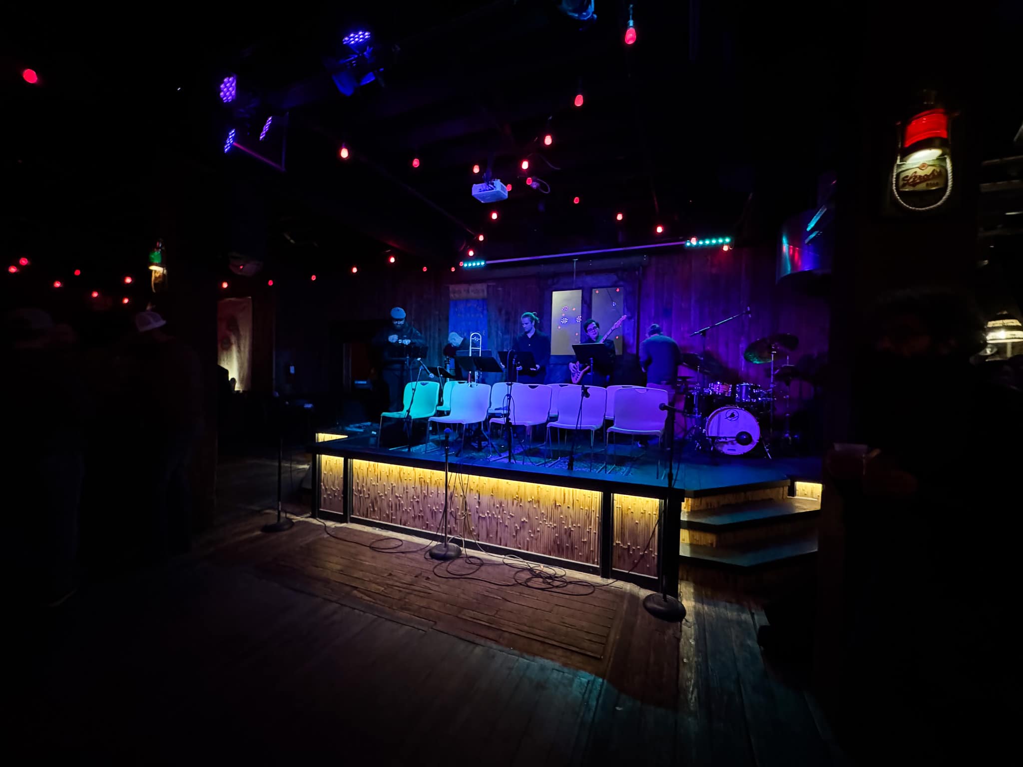 15 Truly Cool Bars in Kansas City (2024)