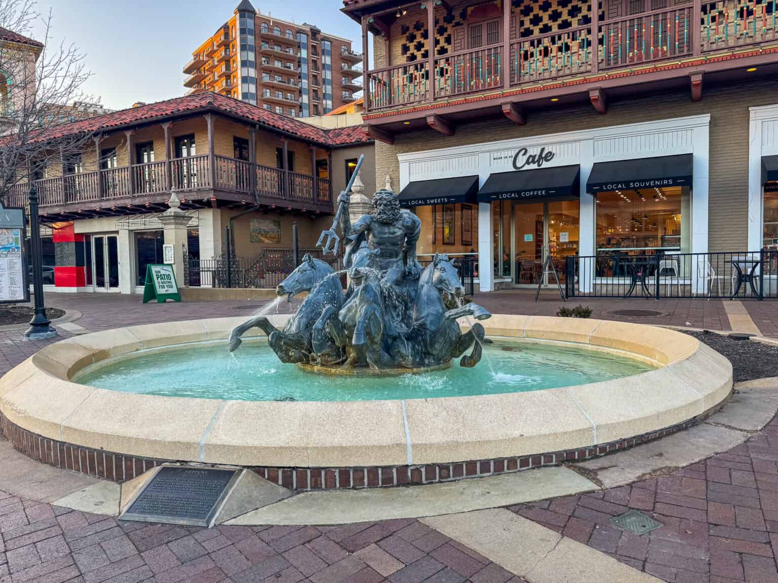 Complete Guide to Kansas City's Country Club Plaza (2024)